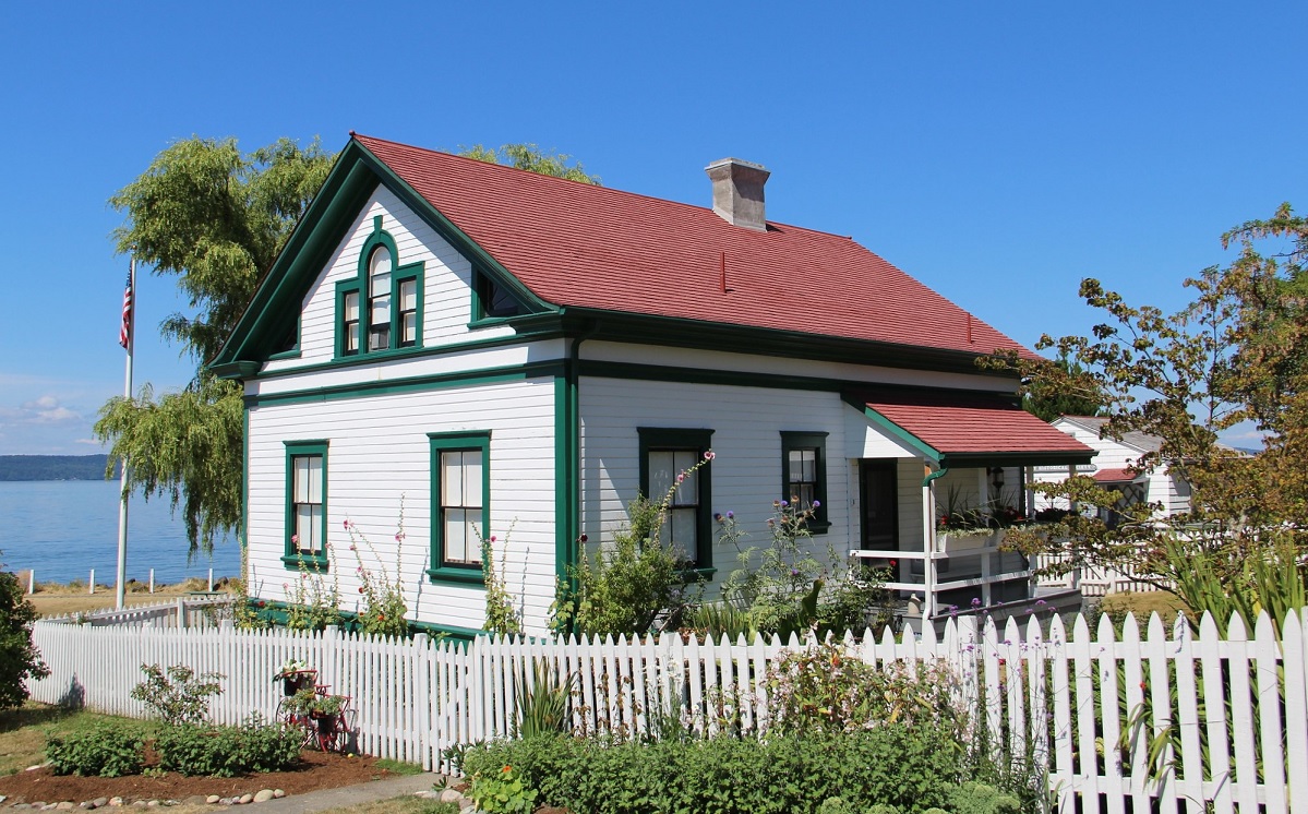 Where Families Can Stay in a Lighthouse in the Pacific Northwest ...