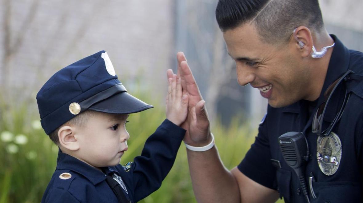 Police Officer Meet & Greet | Seattle Area Family Fun Calendar | ParentMap