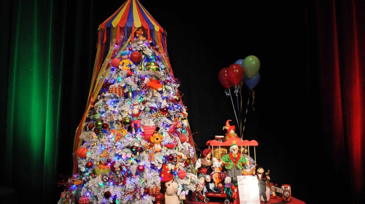 Providence O'Christmas Trees - Free Family Preview | Seattle Area ...