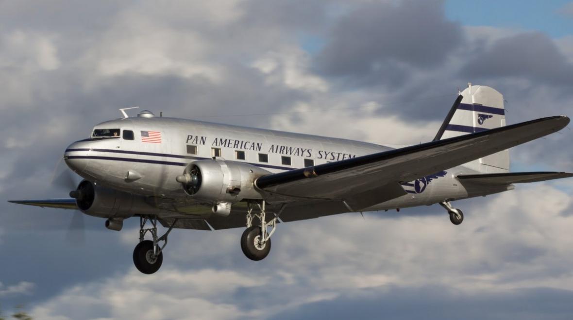 Scenic Holiday Flights in a DC-3 | Seattle Area Family Fun Calendar ...