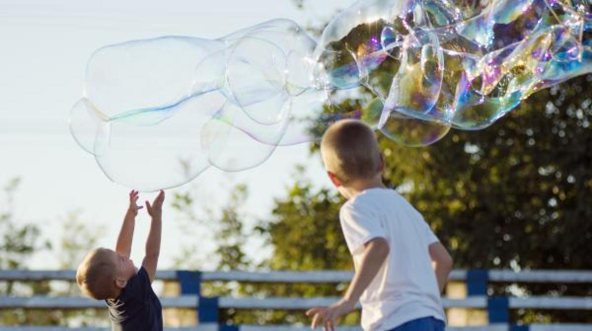 Bubbles at Ross Plaza | Seattle Area Family Fun Calendar | ParentMap