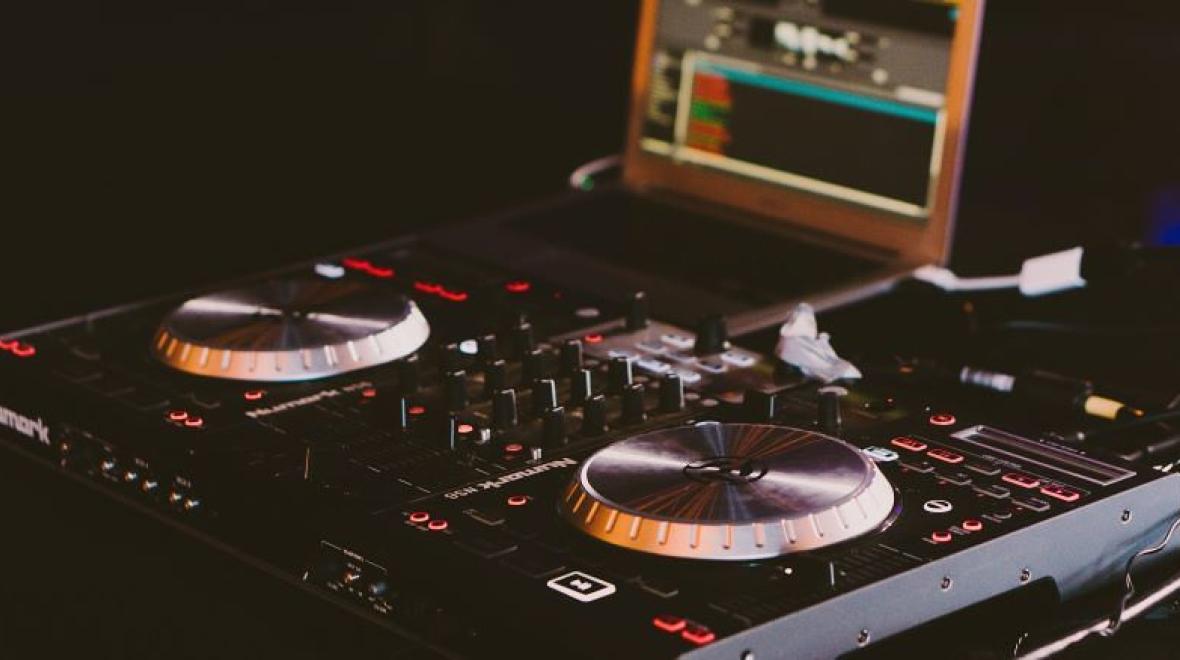 The Art of Broadcast DJ'ing at the Kenmore Library | Seattle Area ...