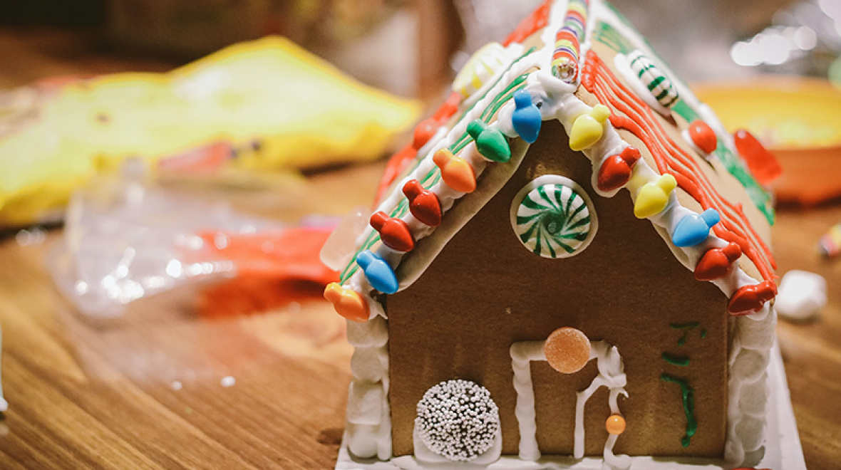 Gingerbread House Fun at the Valley View Library | Seattle Area Family ...