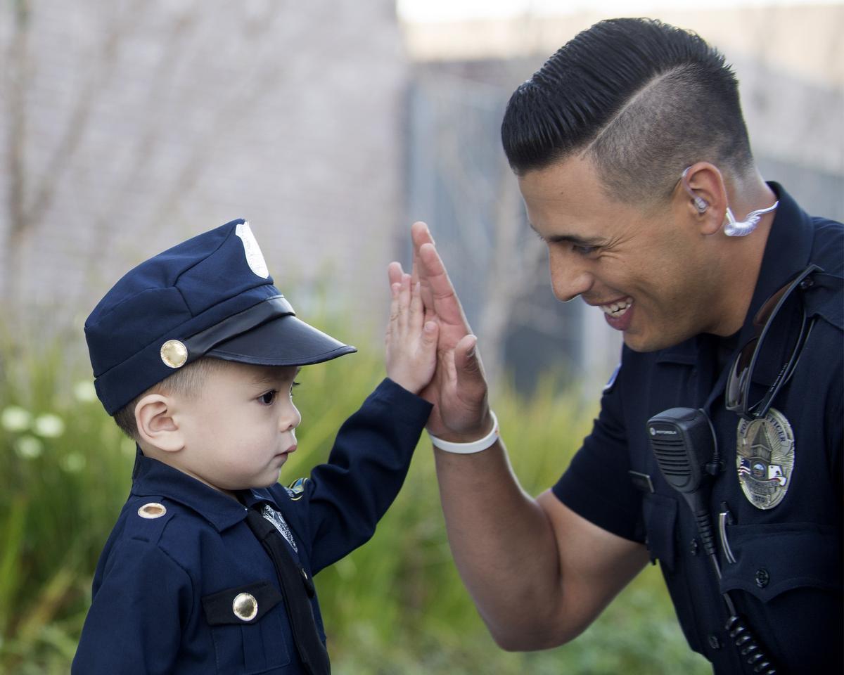 Police Officer Meet & Greet | Seattle Area Family Fun Calendar | ParentMap