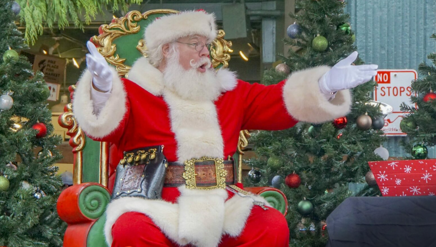 Free Santa Photos + Market Shopping Gift | Seattle Area Family Fun ...