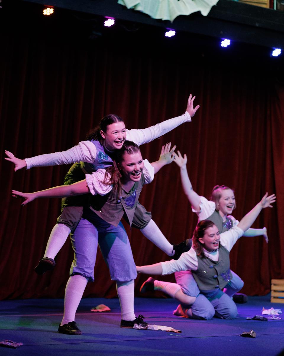 Youth Circus Performance by Emerald City Trapeze Arts | Seattle Area ...