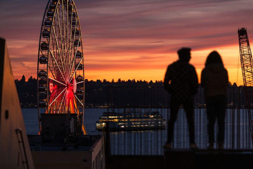 Seattle Great Wheel Illuminated Orange to Honor the Bibas Family ...
