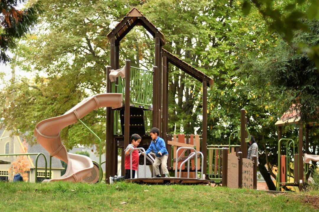 Rodgers Park: Fantastic, Newly Renovated Nature-Themed Playground ...