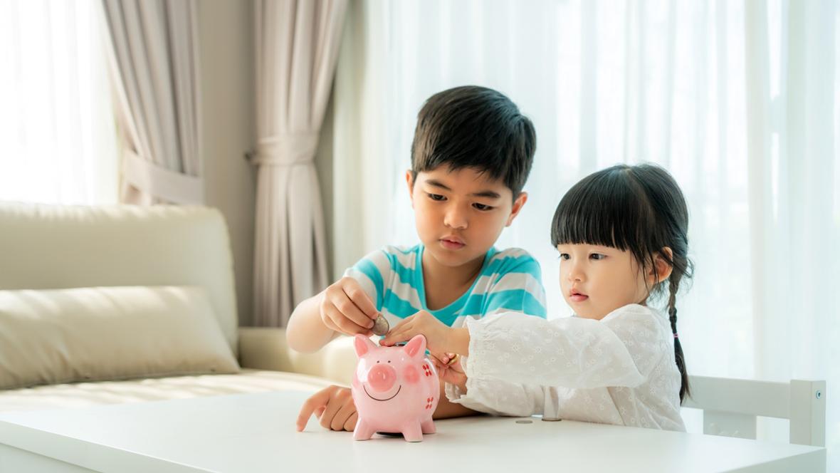 10 Simple Ways to Encourage Kids to Save Money | ParentMap